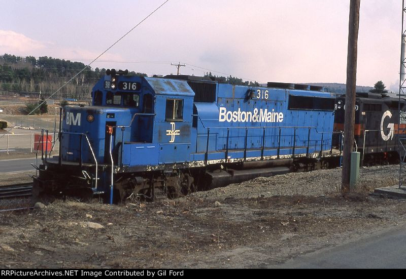 B&M 316(GP40-2)